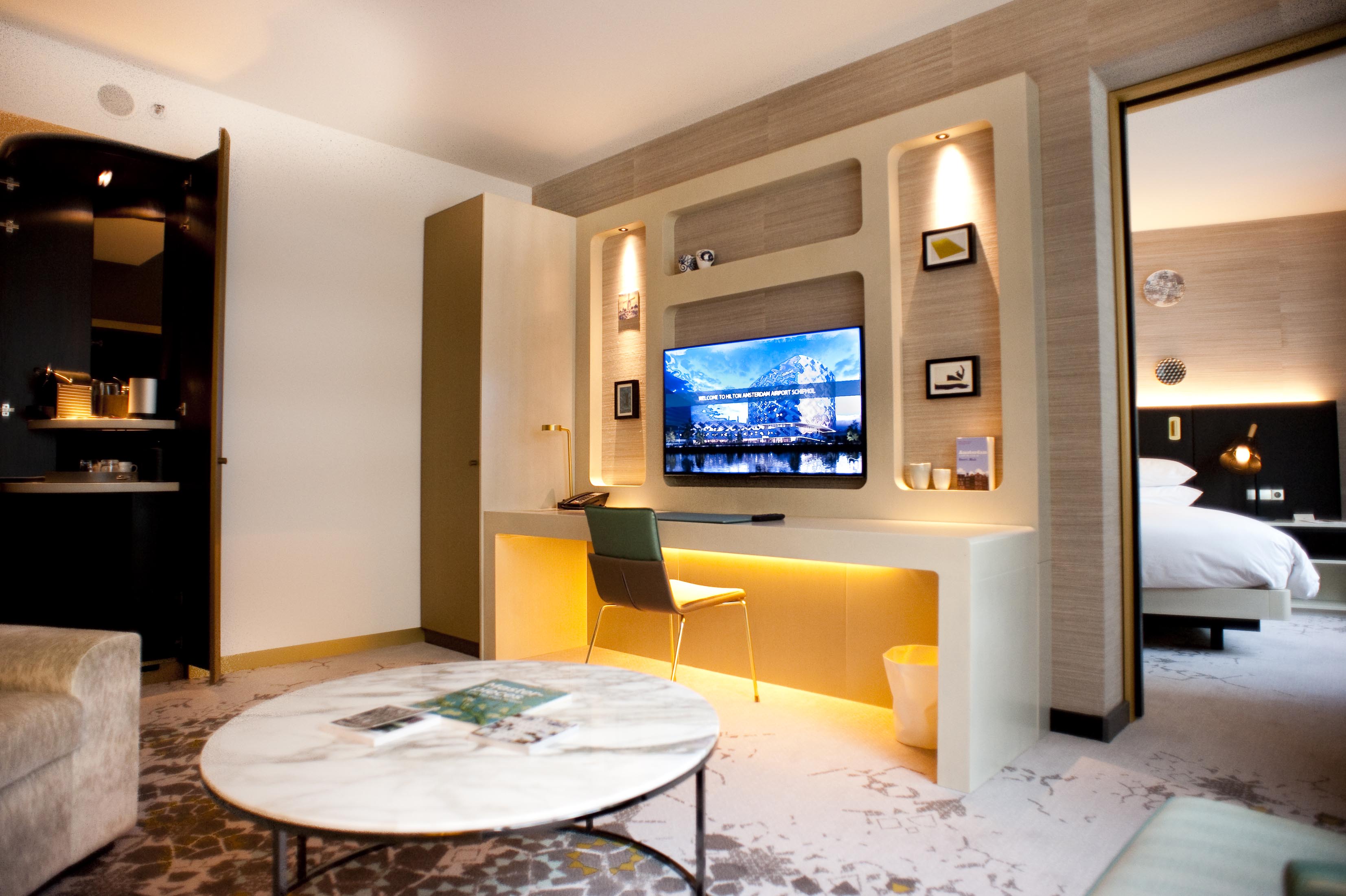 Hotel TV, Professional Displays for Endless Digital Posibilities